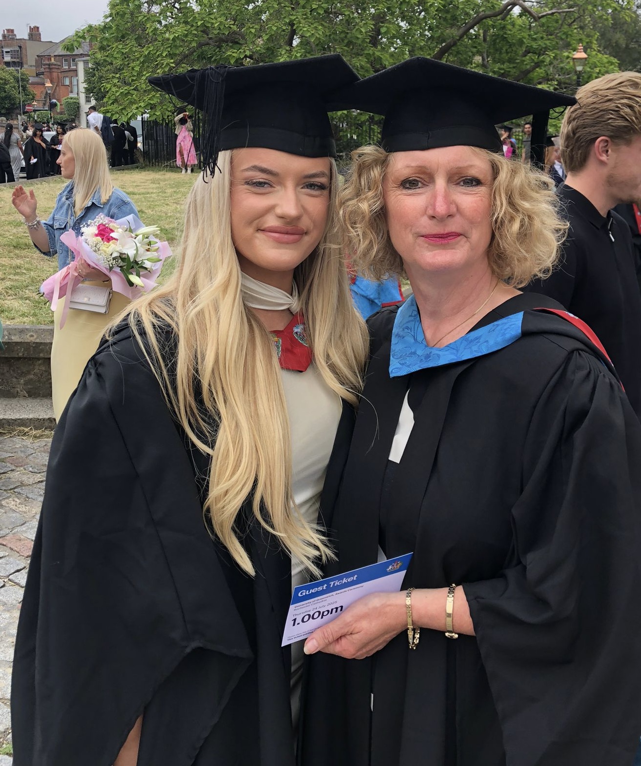Mother and daughter graduate on the same day! | Articles | University ...